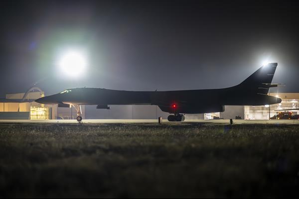 Pentagon releases photos of intercontinental B-1B combat mission | News ...